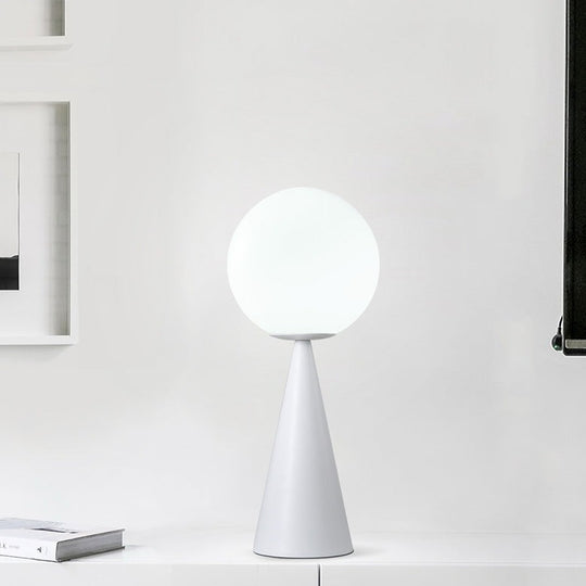 Future Modern Brass Table Lamp – Staunton and Henry